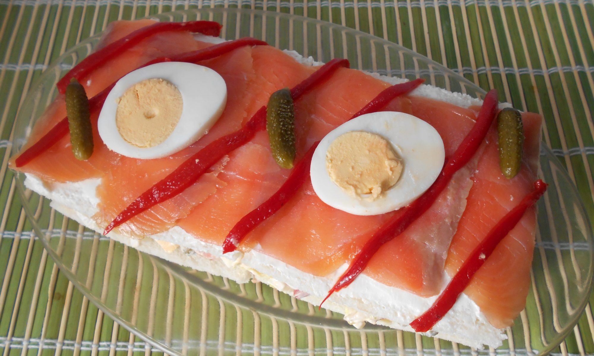 808° receta: PASTEL FRIO DE PAN DE MOLDE CON SALMON — MAYTE EN LA COCINA
