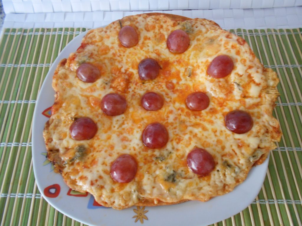 802º receta: PIZZA DE QUESO GORGONZOLA Y UVA DEL VINALOPÓ — MAYTE EN LA ...