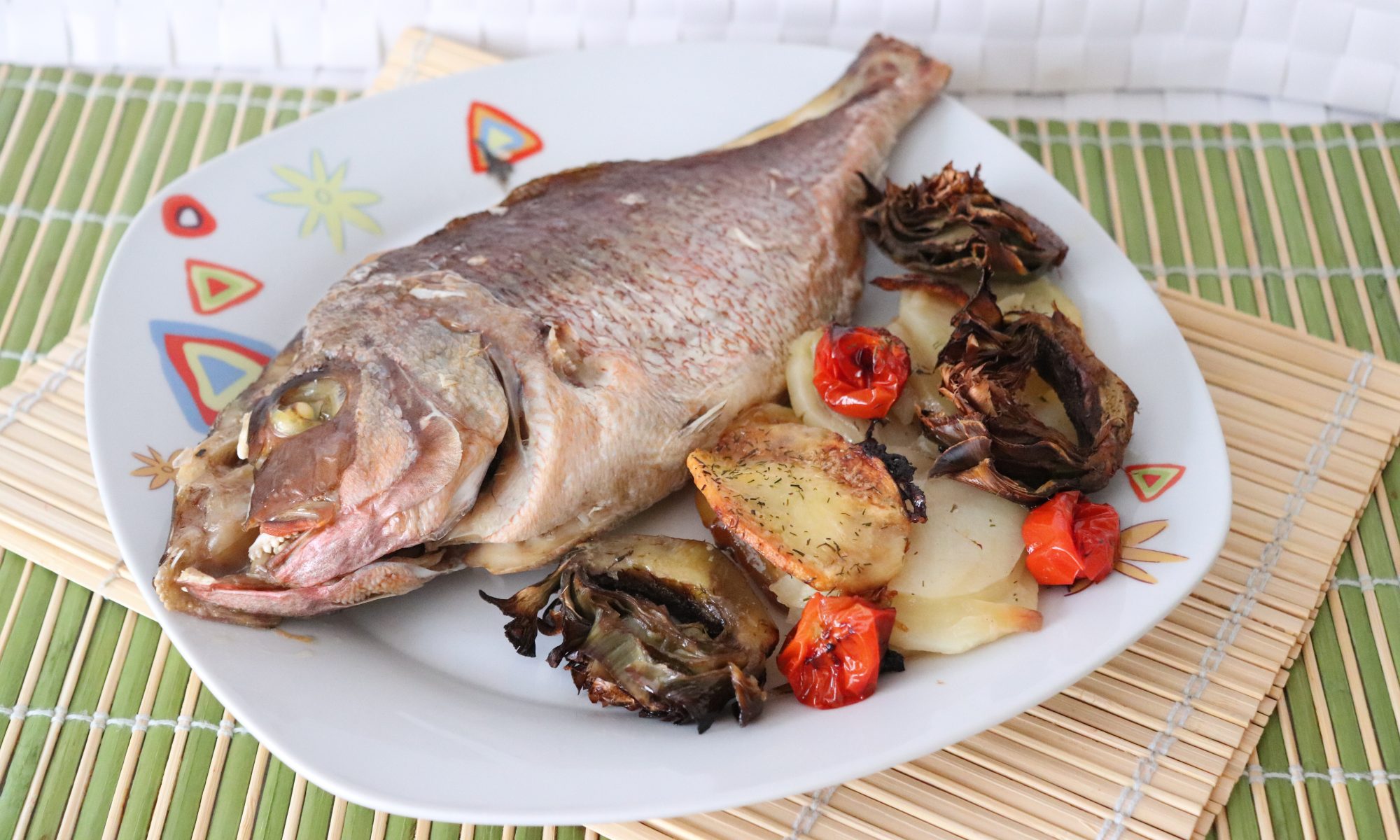 931° receta: PARGO ROSADO AL HORNO CON ALCACHOFAS Y TOMATITOS — MAYTE ...